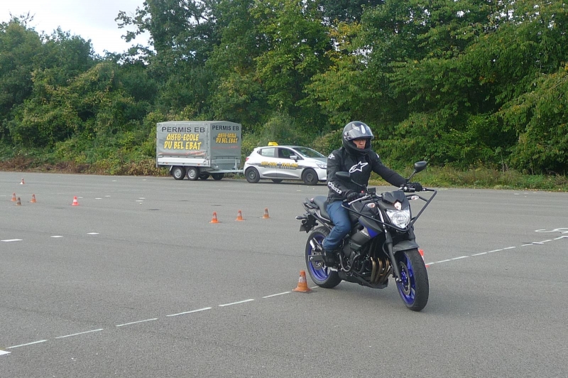 AIDE AU PLATEAU MOTO